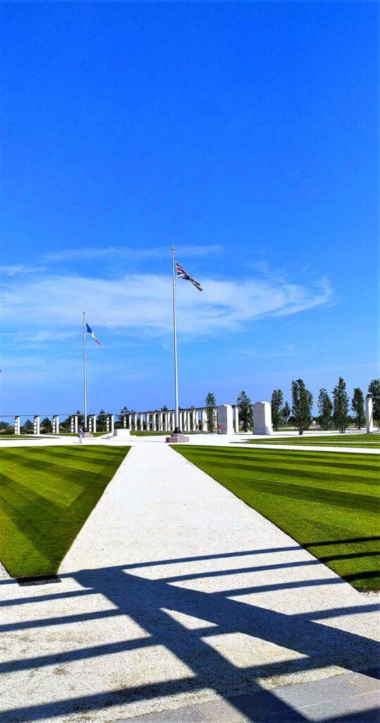 Ver-sur-Mer : British memorial - Normandy Treasure - Guided tours